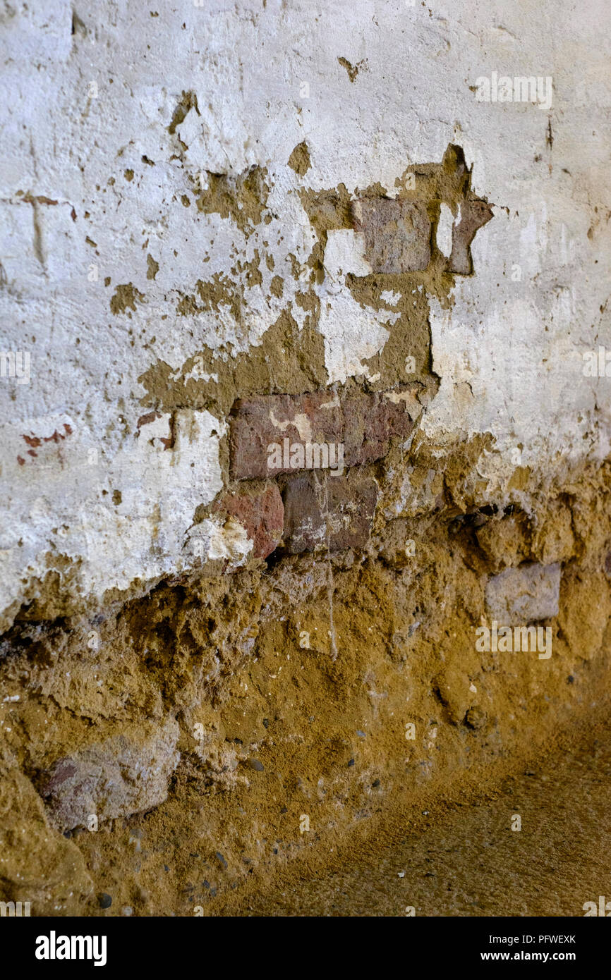 Poor brickwork hi-res stock photography and images - Alamy