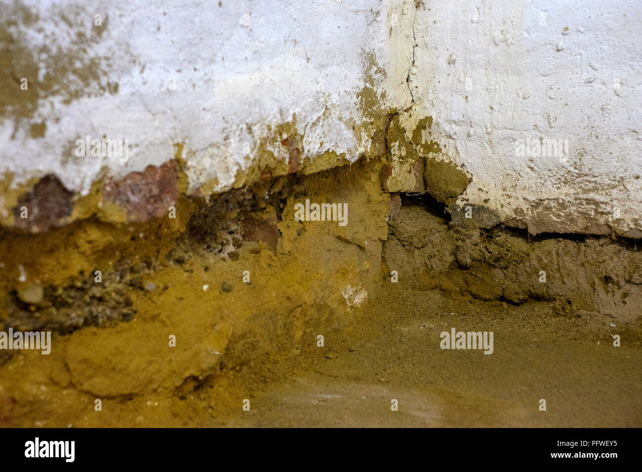 Poor brickwork hi-res stock photography and images - Alamy