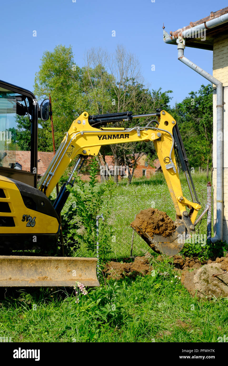 Digging trench garden hi-res stock photography and images - Alamy