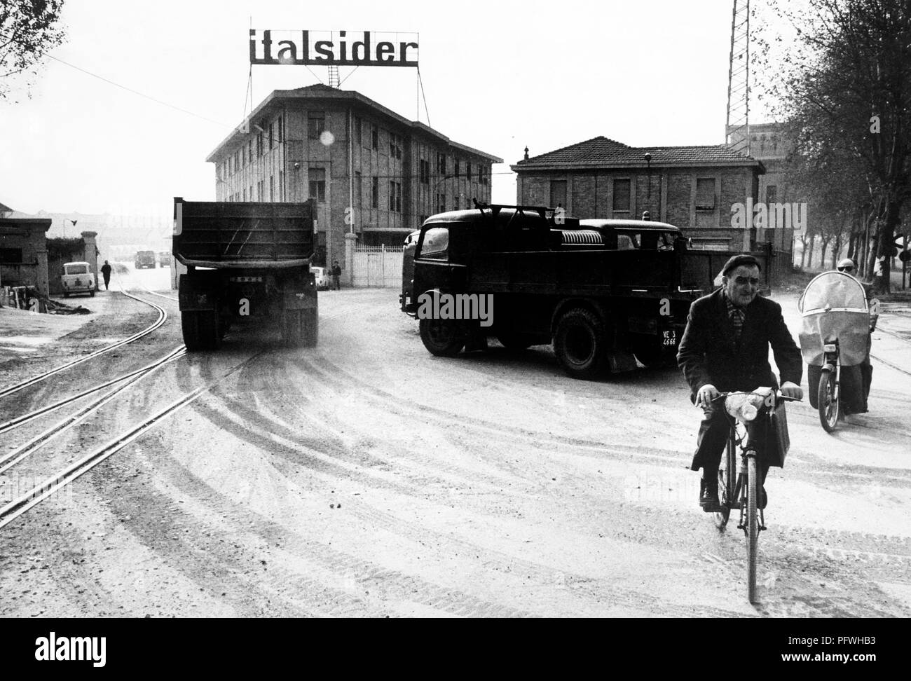 Steel factory workers italy hi-res stock photography and images - Alamy