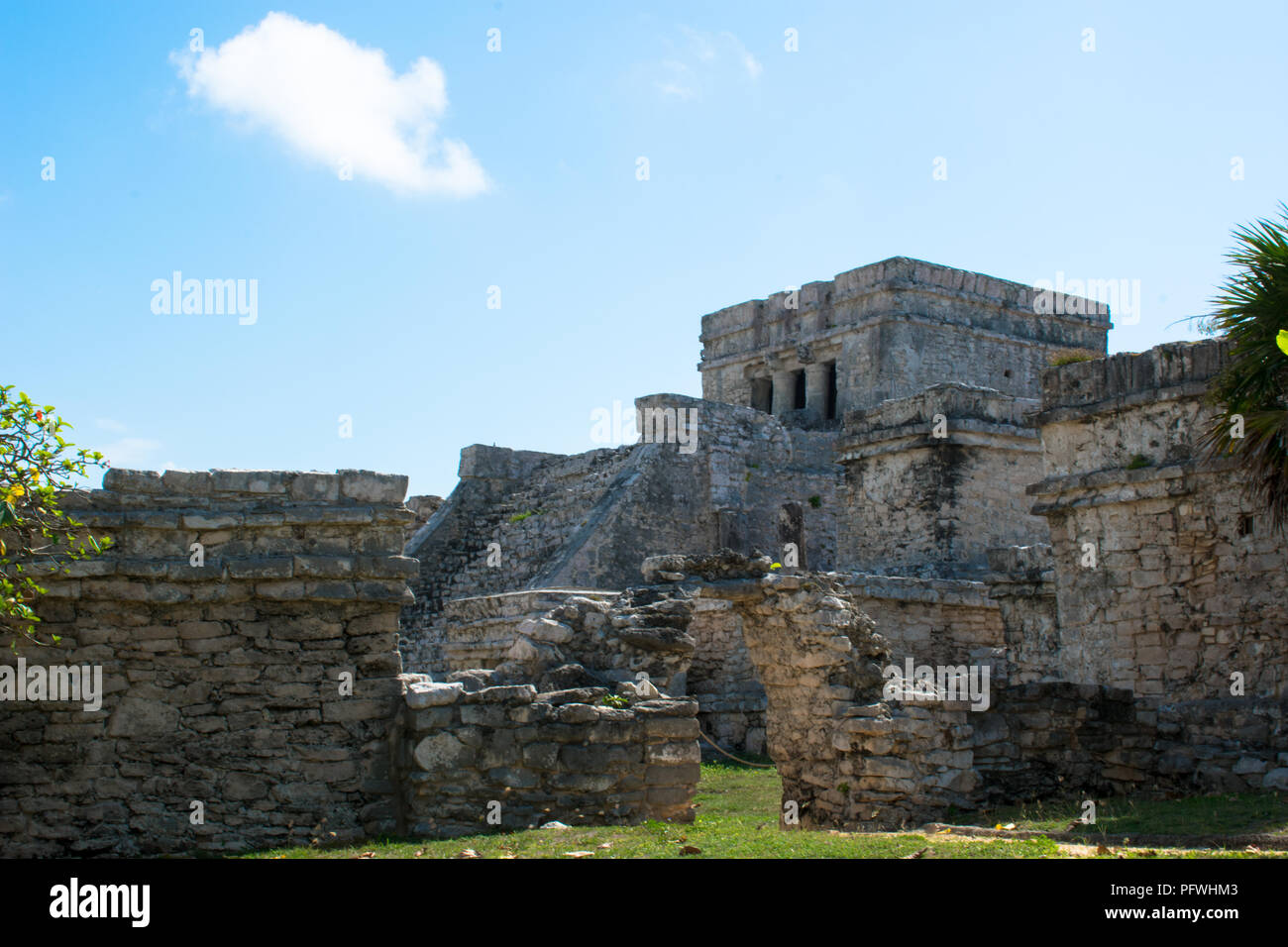 Ruinas mayas tulum hi-res stock photography and images - Alamy