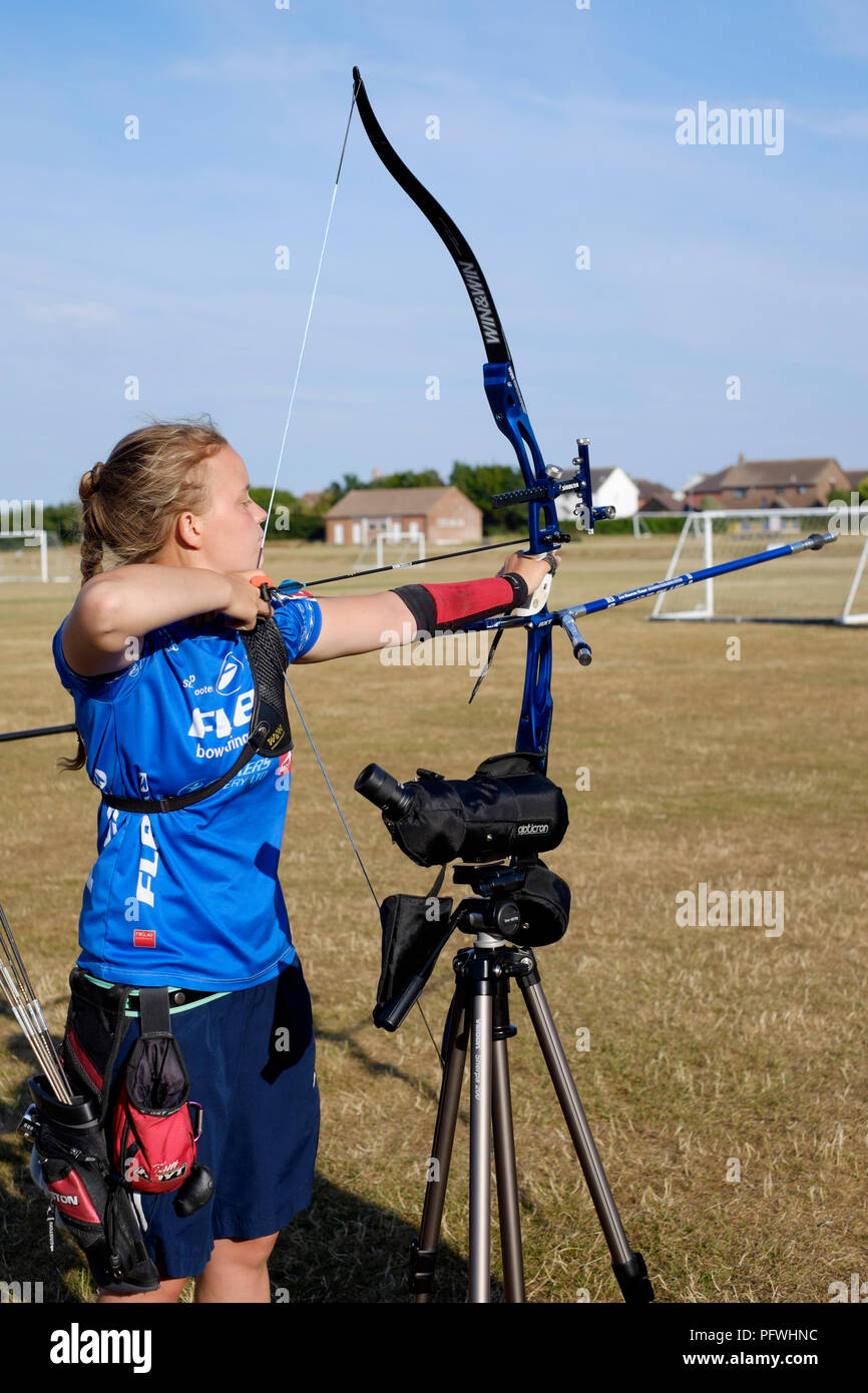 Female sport archer hi-res stock photography and images - Alamy