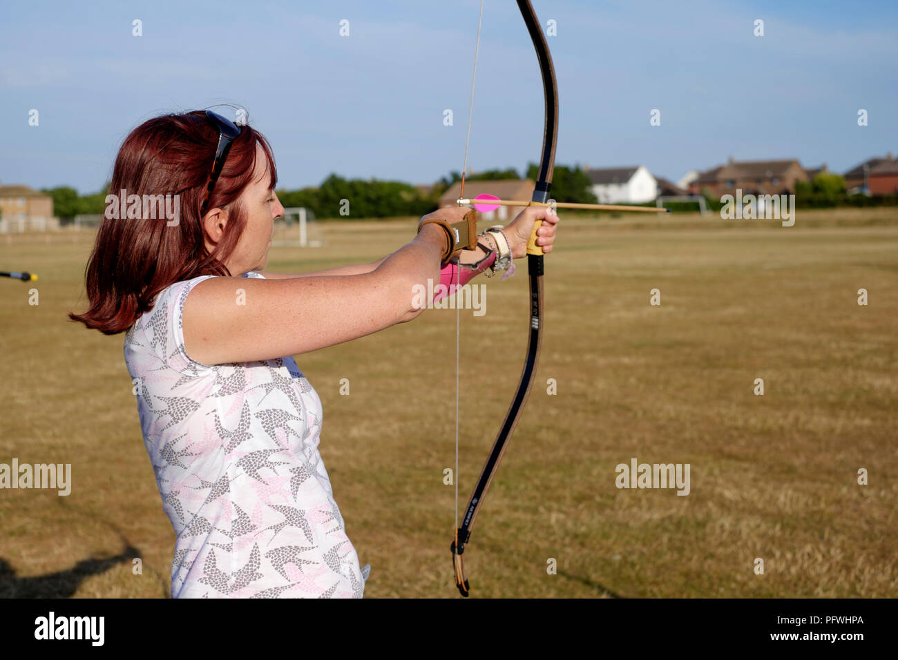 Female archer hi-res stock photography and images - Alamy