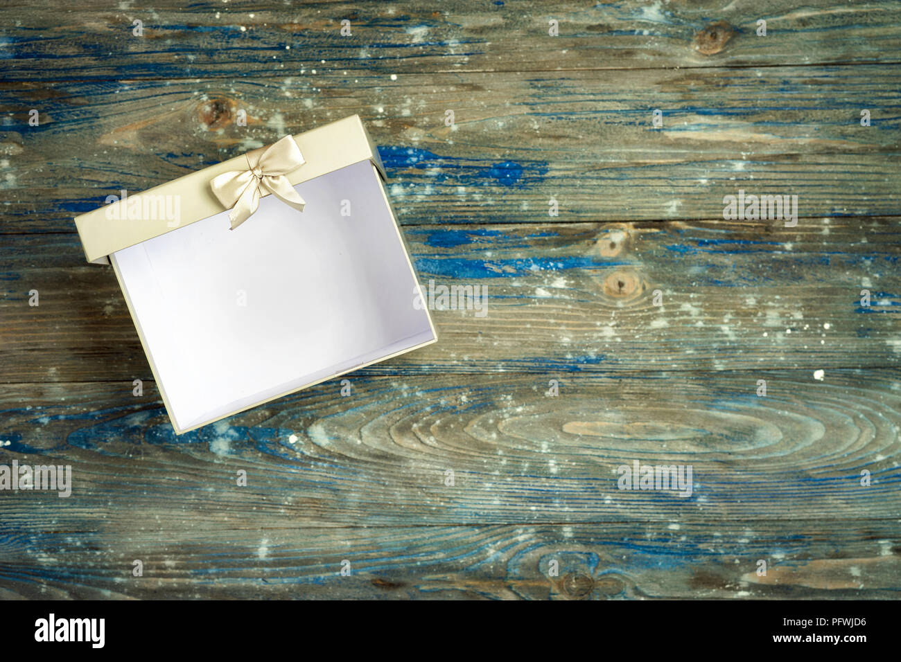 Open top box hi-res stock photography and images - Alamy