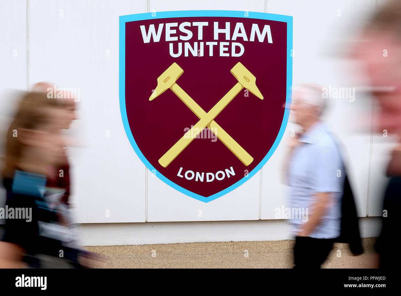 West ham crest hi-res stock photography and images - Alamy
