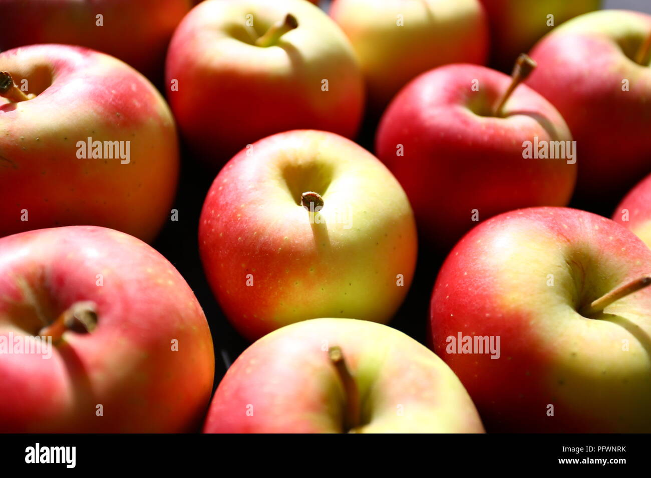 Food: Red apples Stock Photo - Alamy