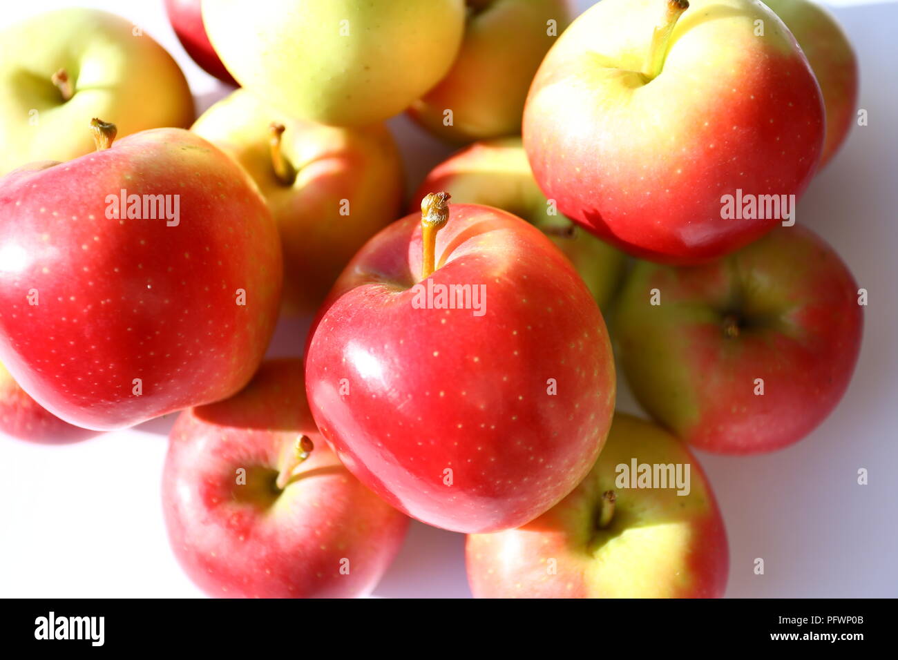 Food: Red apples Stock Photo - Alamy