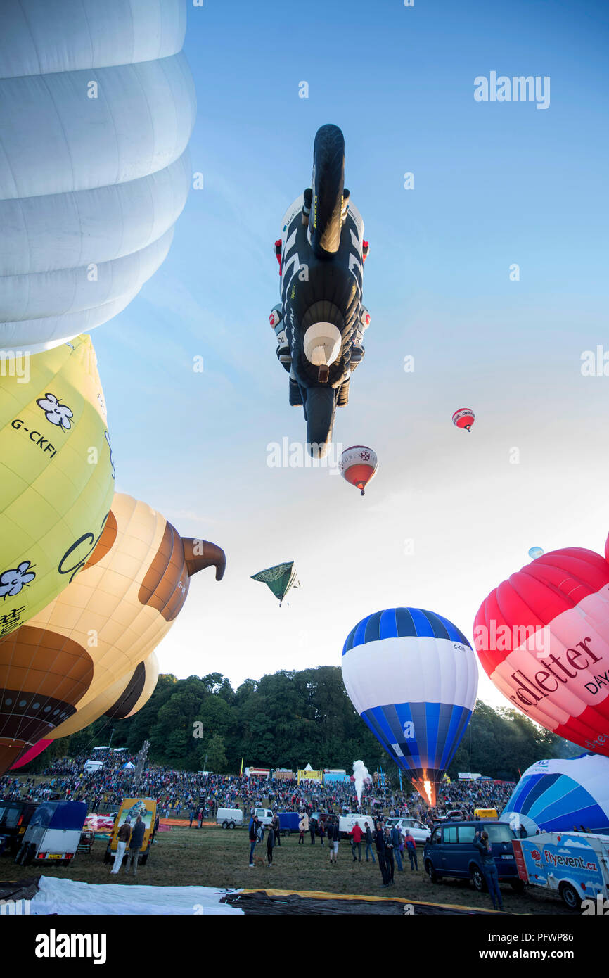 The Bristol Balloon Festival morning mass ascent at Ashton Court, Aug ...