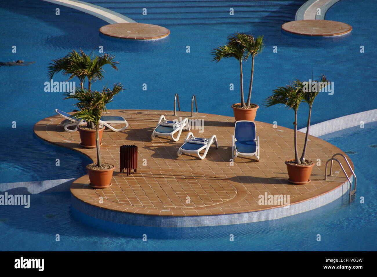 Cuban swimming pool hi-res stock photography and images - Alamy