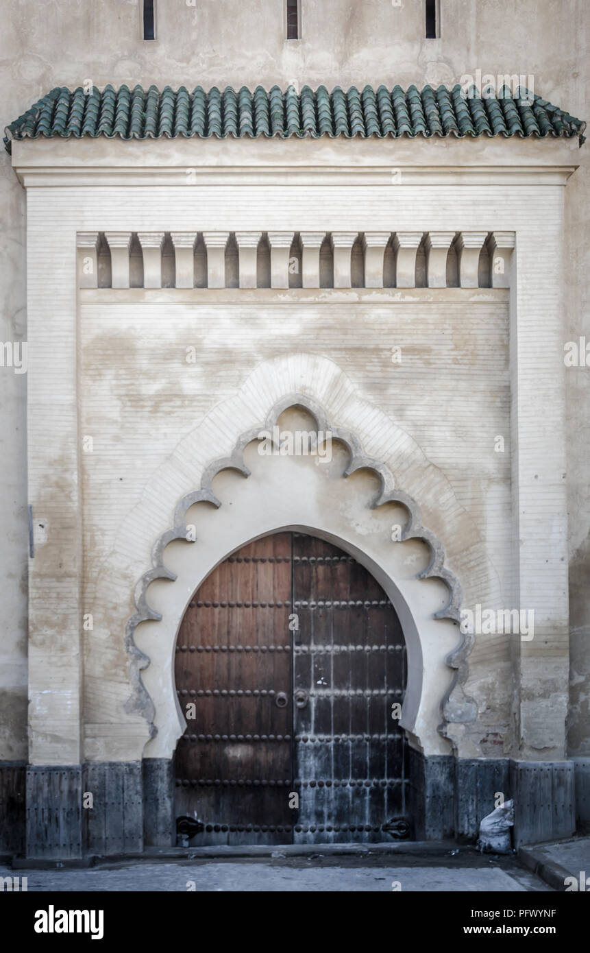 Old city gate in Fez Stock Photo - Alamy