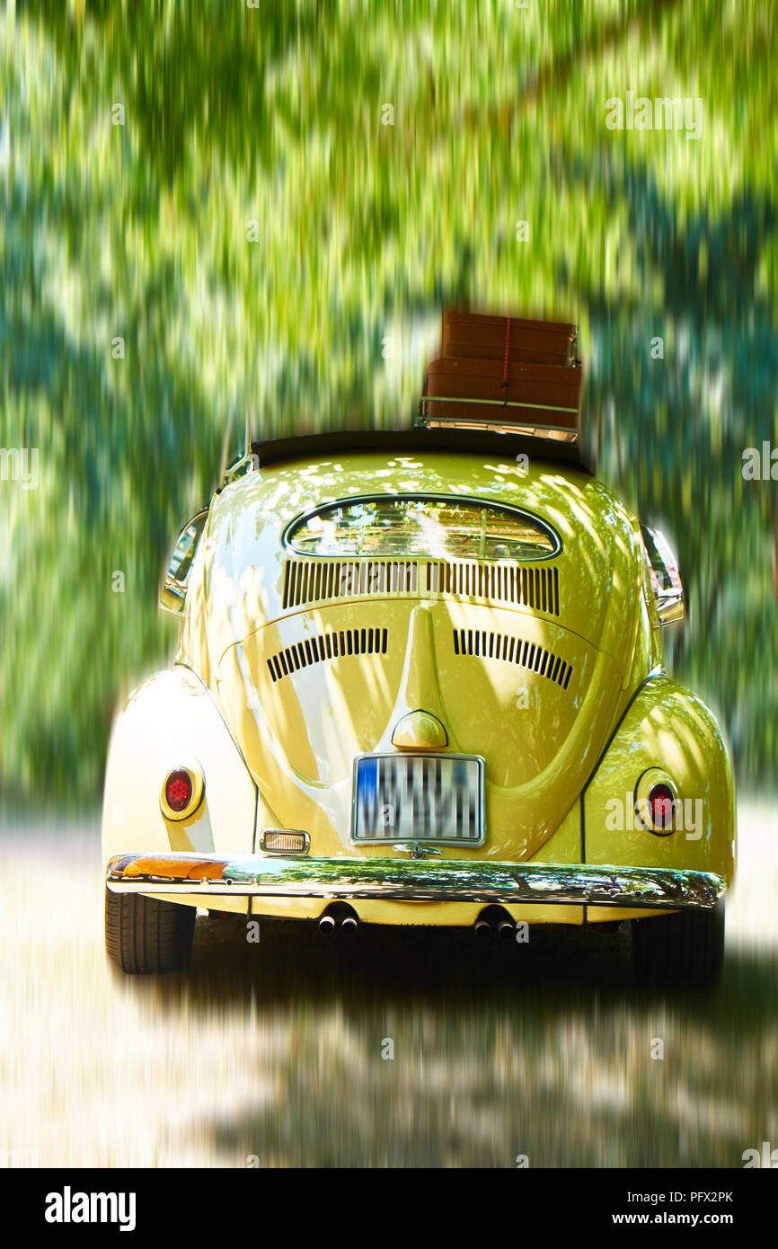 Vw beetle side view hi-res stock photography and images - Alamy