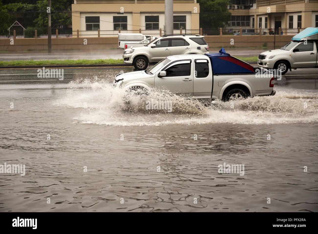 Driving through flood water hi-res stock photography and images - Alamy