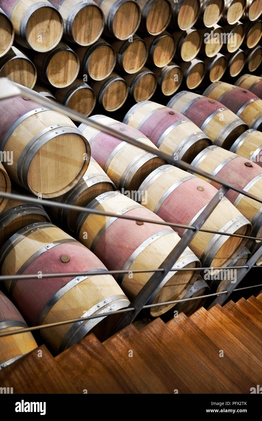 Bordeaux, france wine barrels hi-res stock photography and images - Alamy