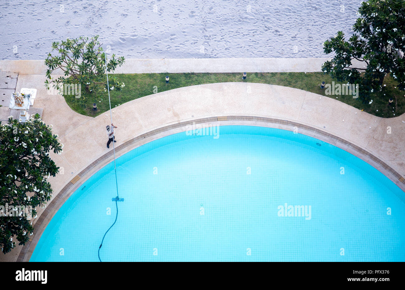 Automatic pool cleaner hi-res stock photography and images - Alamy