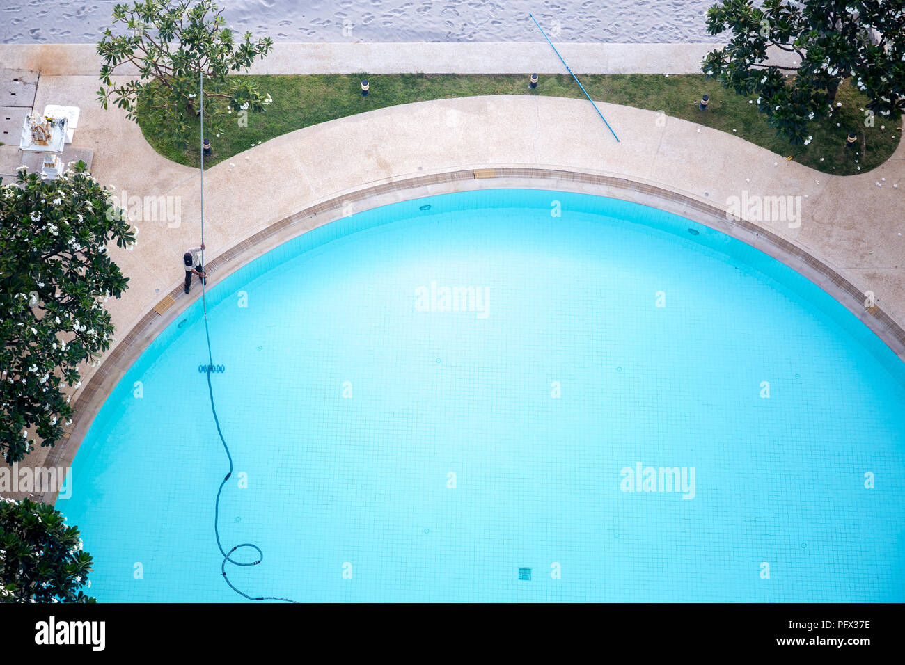 Automatic pool cleaner hi-res stock photography and images - Alamy
