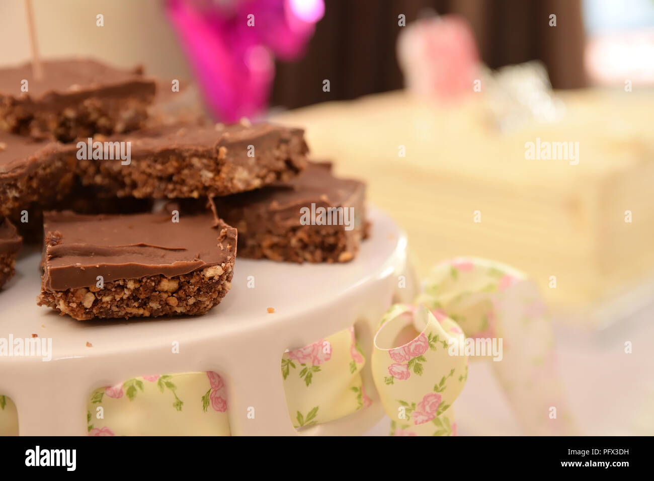 Tiffin cake hi-res stock photography and images - Alamy