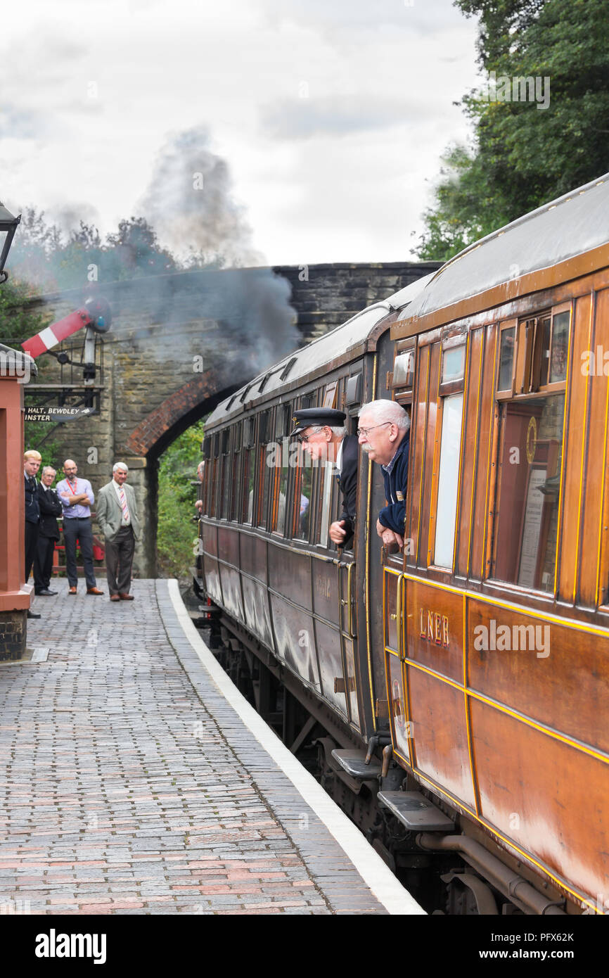 Sticking head out of train window hi-res stock photography and images ...