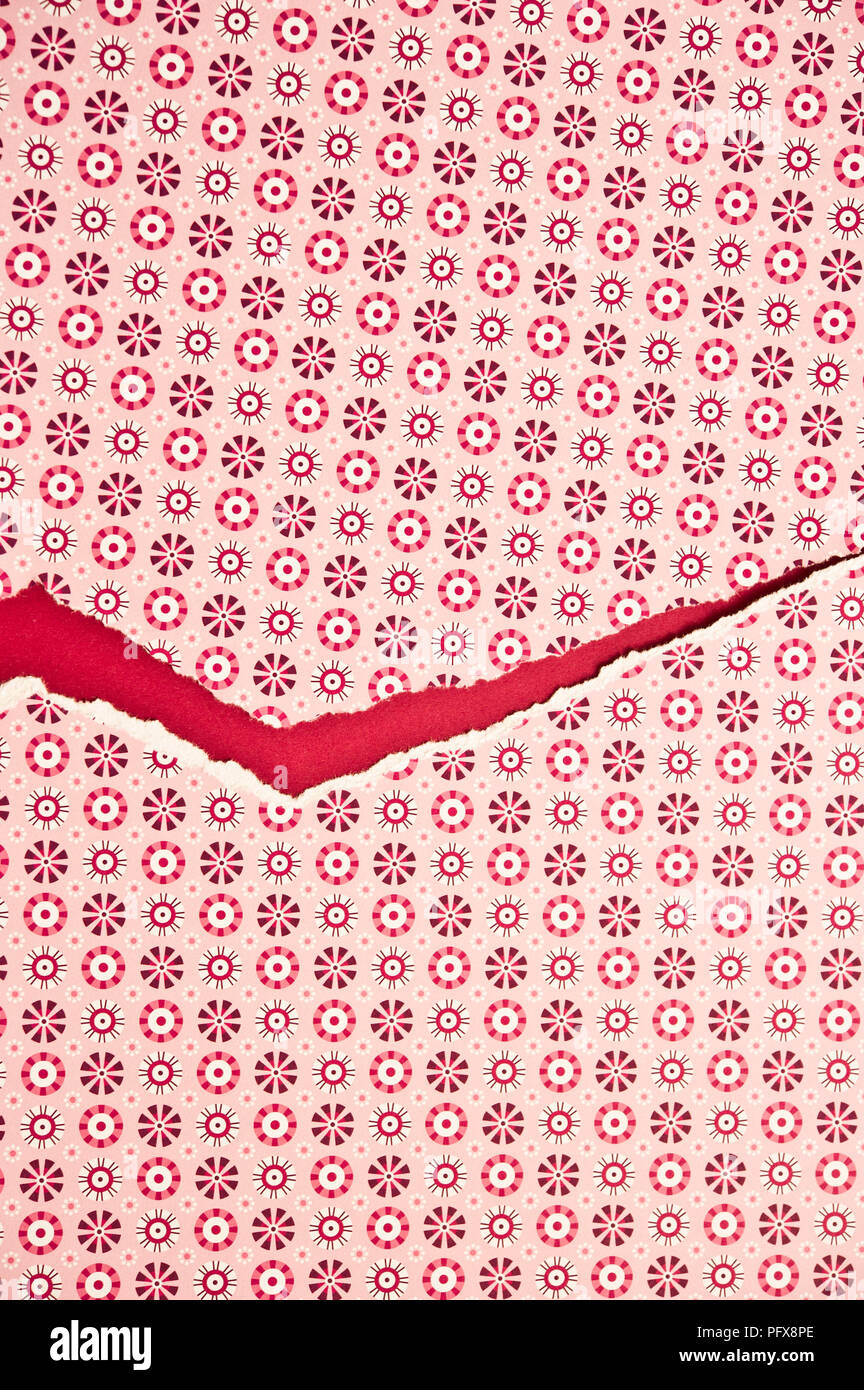 paper that has been ripped in half Stock Photo - Alamy