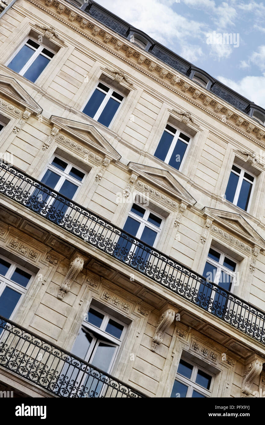 Classic architecture in the city of Bordeaux France Stock Photo - Alamy