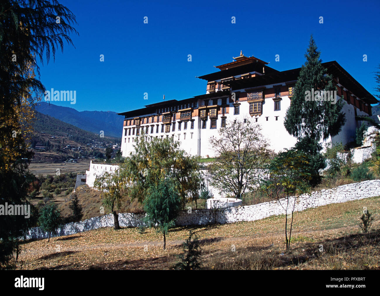 Rinpung dzong hi-res stock photography and images - Alamy