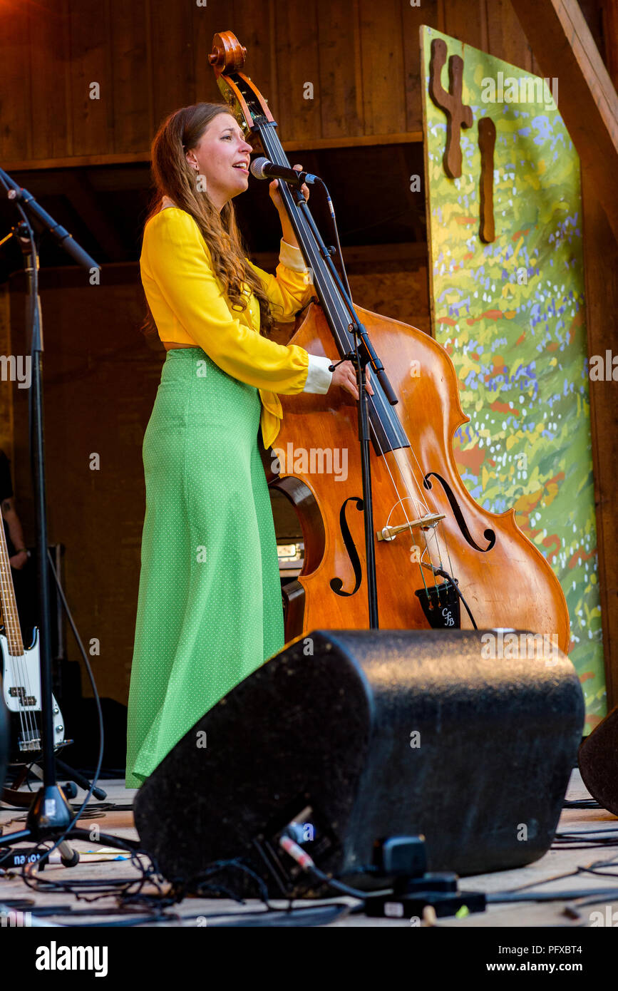 Lindsay lou hi-res stock photography and images - Alamy