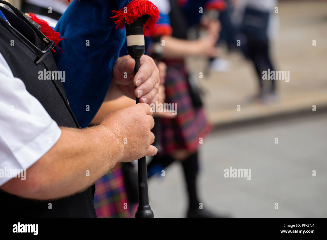 Scottish bagpipe band hi-res stock photography and images - Alamy