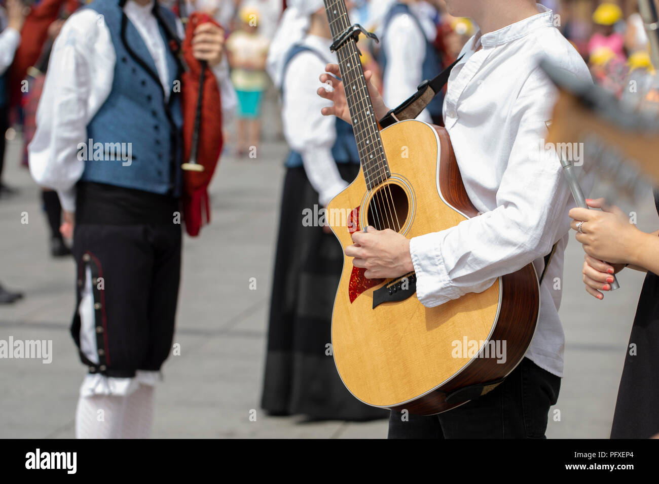 Irish musical instrument hi-res stock photography and images - Alamy