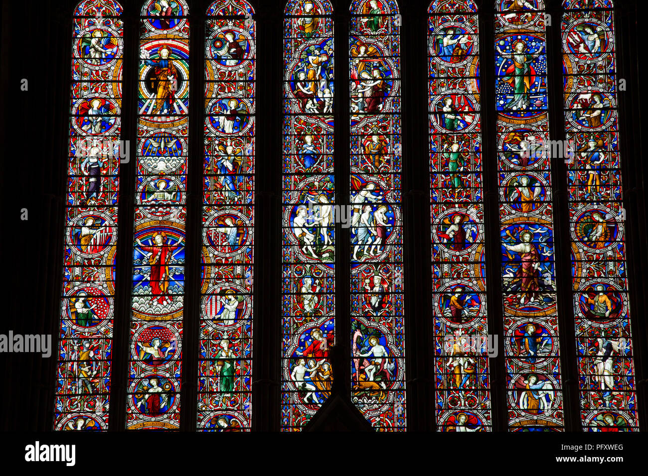 Worcester cathedral window hi-res stock photography and images - Alamy