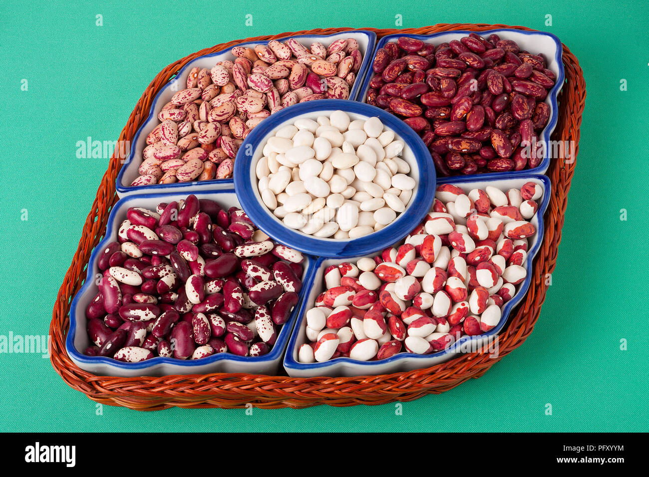 Kidney table hi-res stock photography and images - Alamy