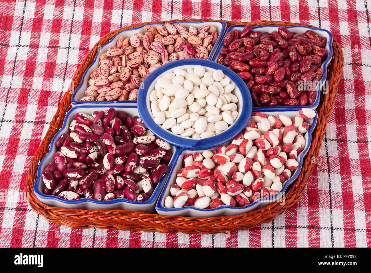 Kidney table hi-res stock photography and images - Alamy