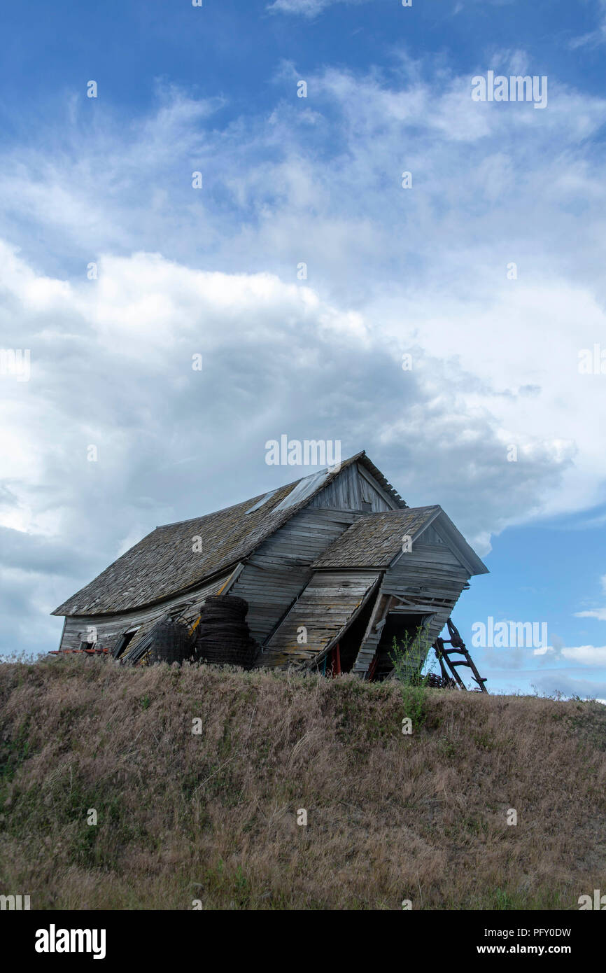 Old collapsing building in the farm fields of the Palouse in Washington ...