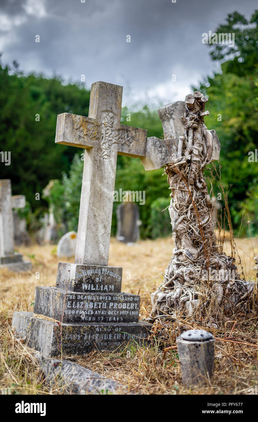 Old english graveyards hi-res stock photography and images - Alamy