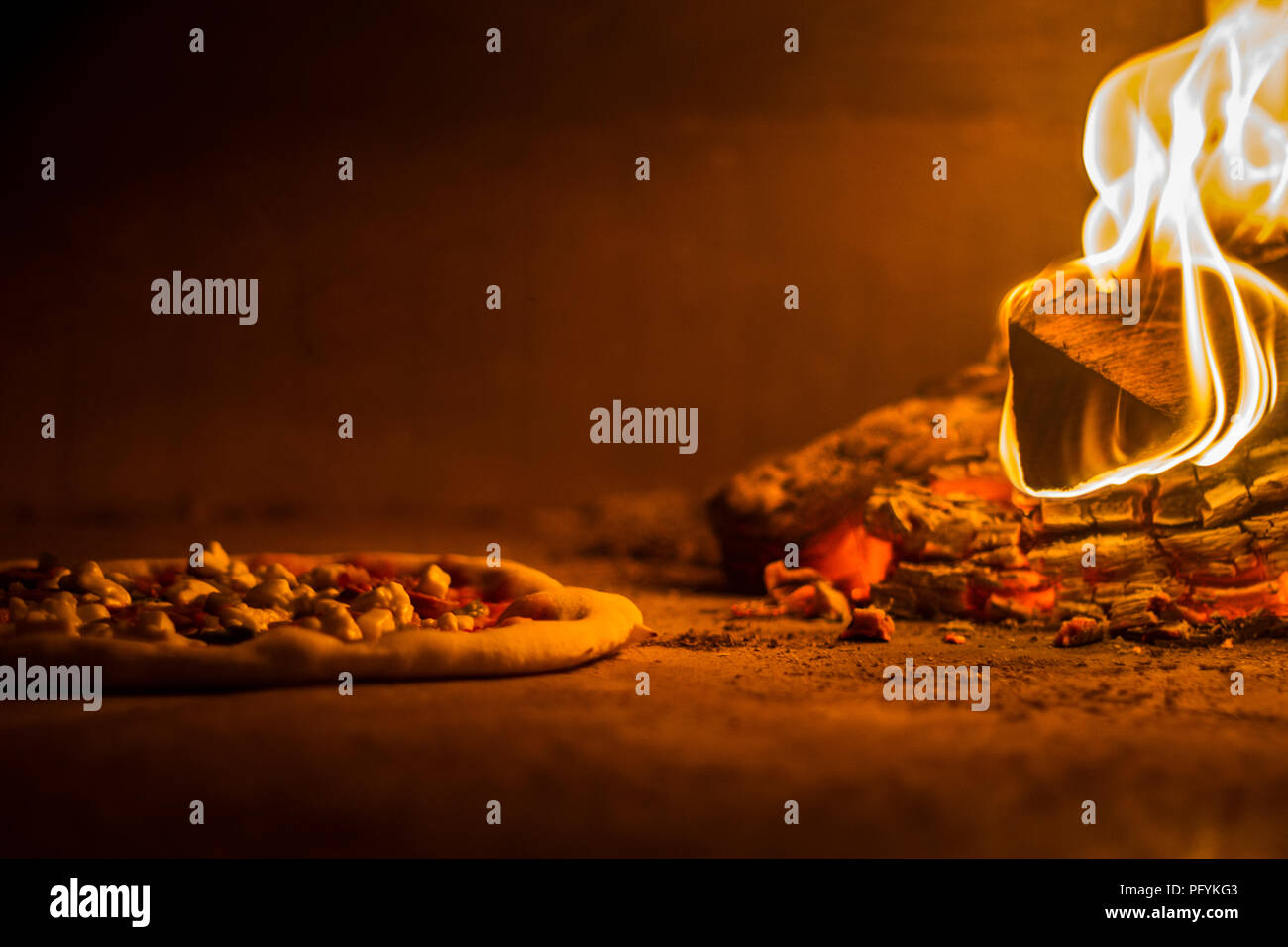 Wood burning pizza oven hi-res stock photography and images - Alamy