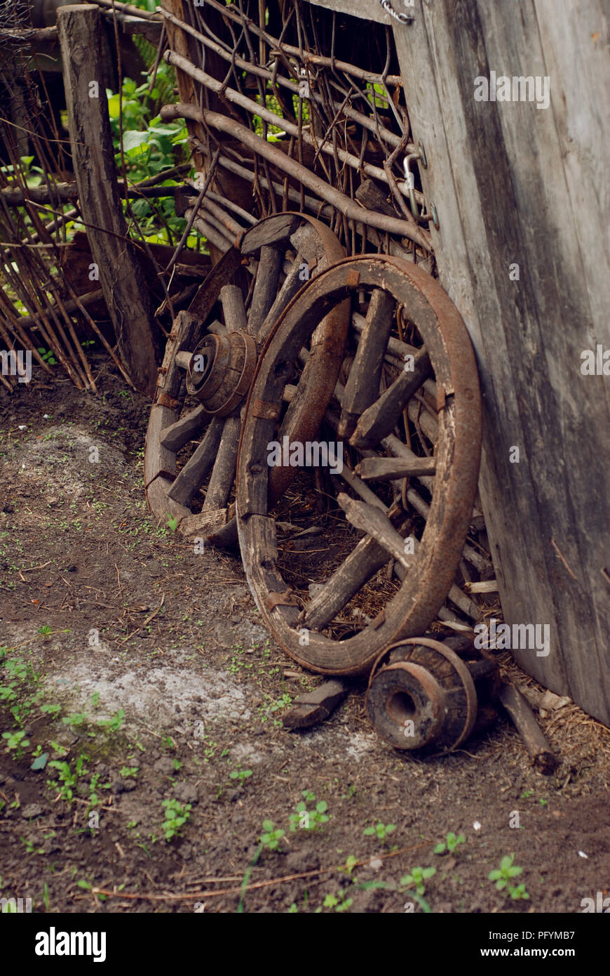 Wood spoke wheels hi-res stock photography and images - Alamy