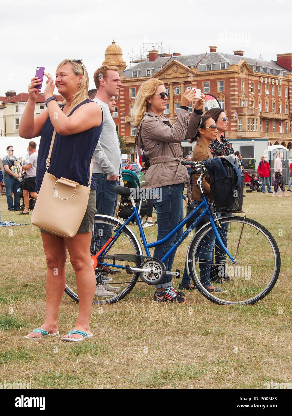 Ladies taking photographs with a mobile phone Stock Photo - Alamy