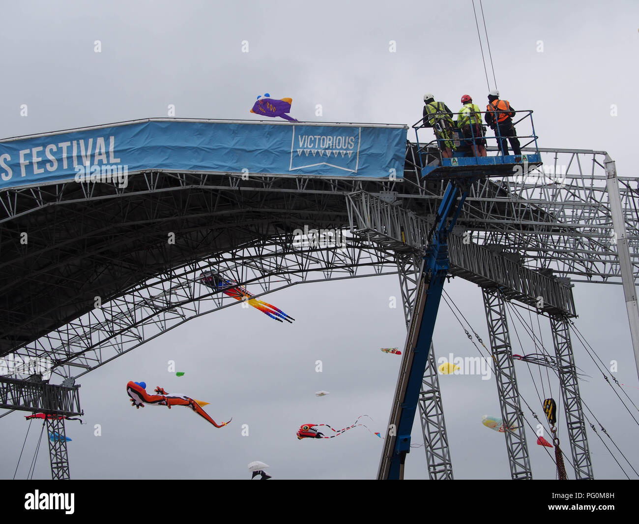 Construction workers in cherry picker hi-res stock photography and ...