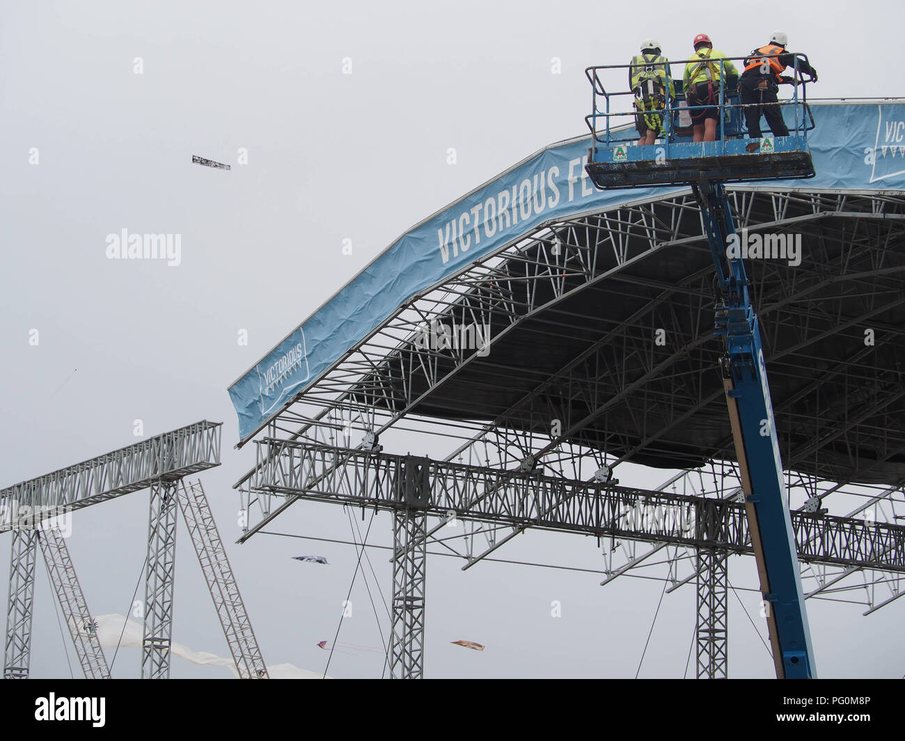 Construction workers in cherry picker hi-res stock photography and ...