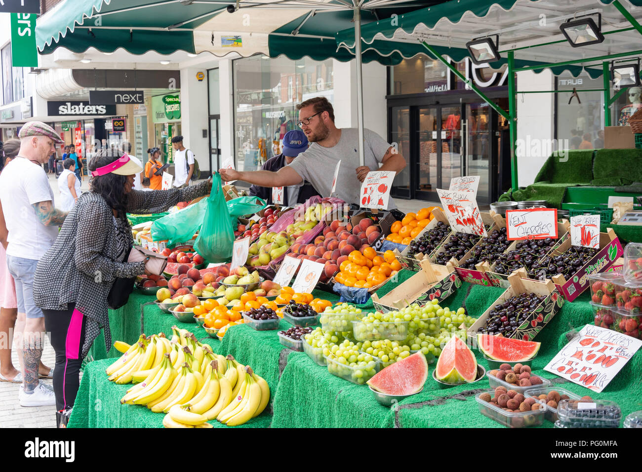 Fruit market stall hi-res stock photography and images - Alamy