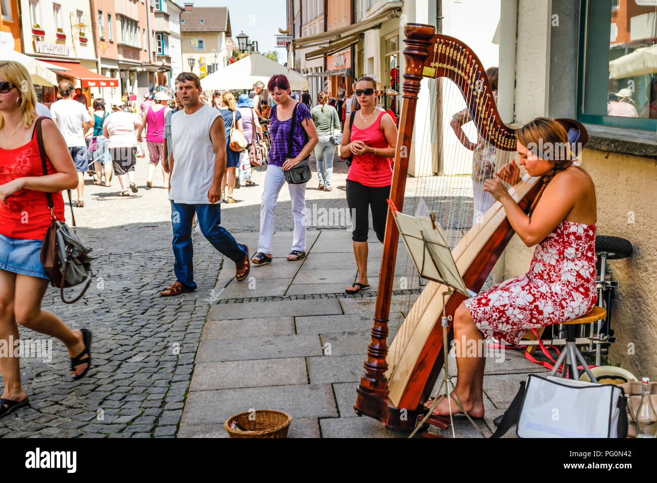 Female woman girl harpist harp playing hi-res stock photography and ...