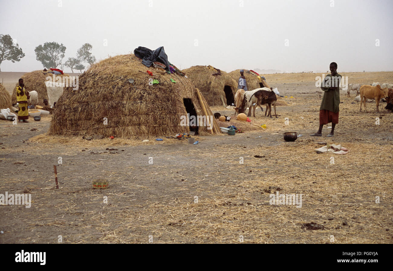 Straw+mud huts in Fulani encampment in Mopti, Mali FOR EDITORIAL USE ...