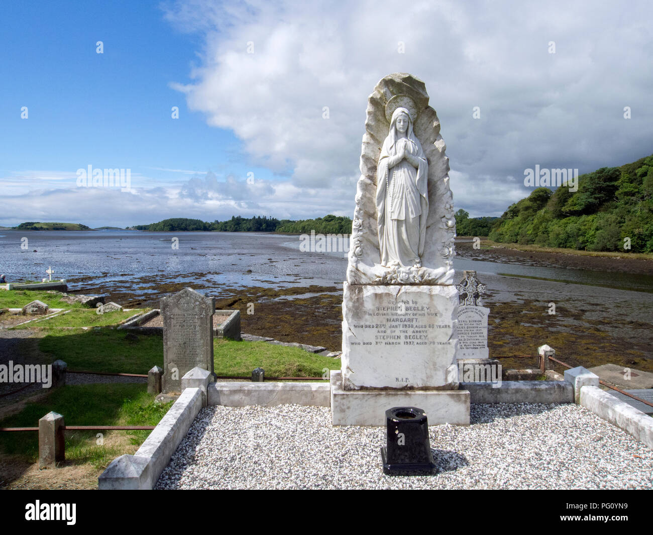 COUNTY DONEGAL, IRELAND - AUGUST 13th 2018: A beautiful gravestone in ...