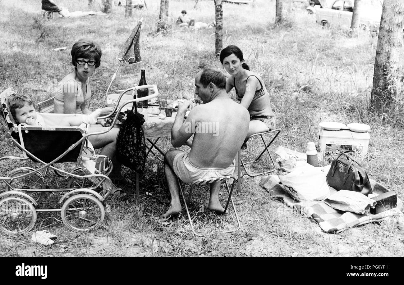 italy, milan, picnic at the idroscalo, 70s Stock Photo - Alamy