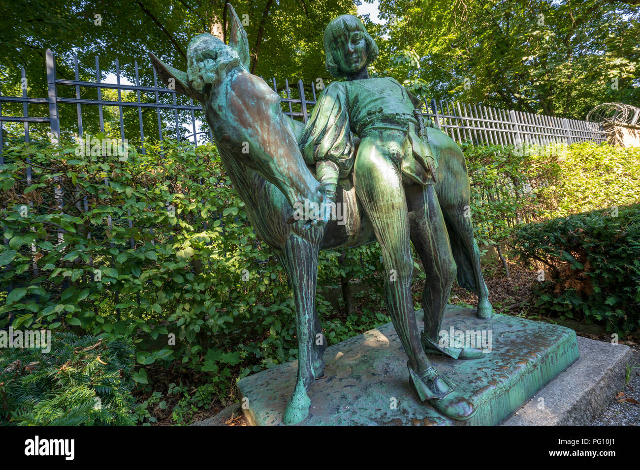 Photography of an Old Statue Prince and his Horse Stock Photo - Alamy