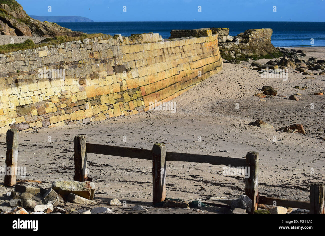 Pentewan stone hi-res stock photography and images - Alamy