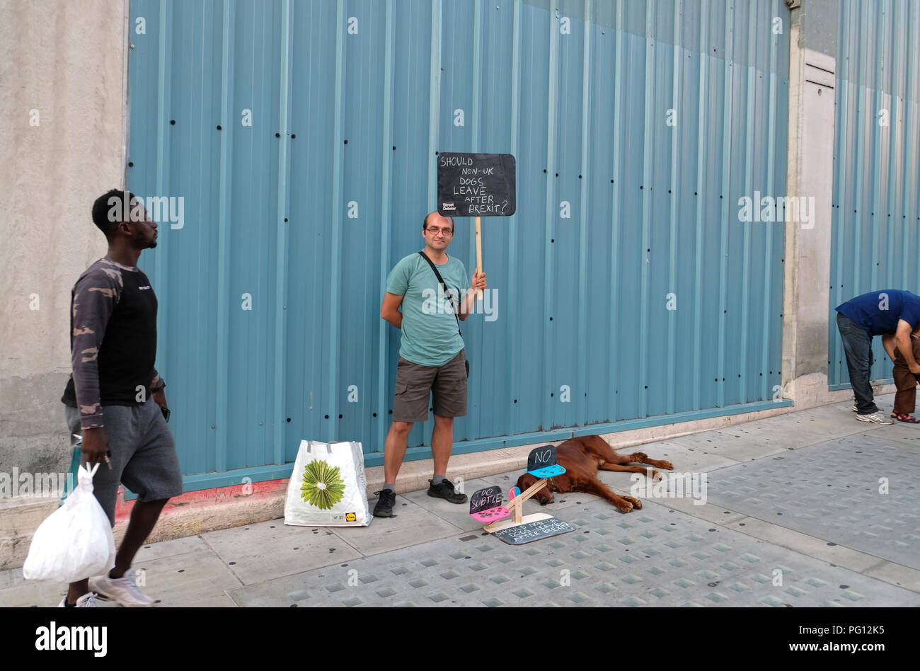 Begging street hi-res stock photography and images - Alamy