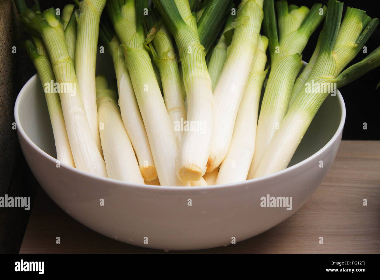 Preparing calcots, traditional Catalan dish Stock Photo - Alamy