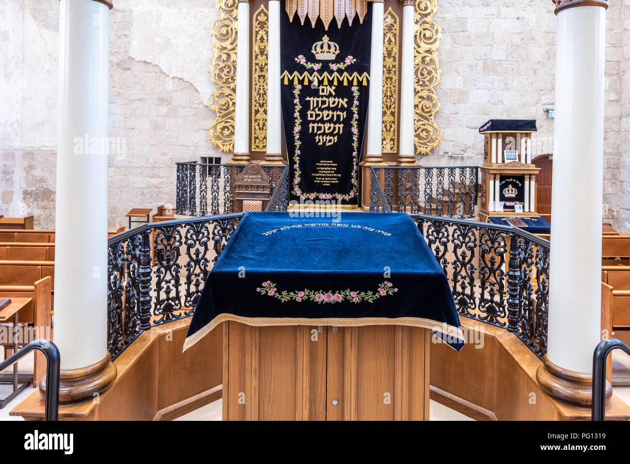 Jerusalems main ashkenazi synagogue hi-res stock photography and images ...