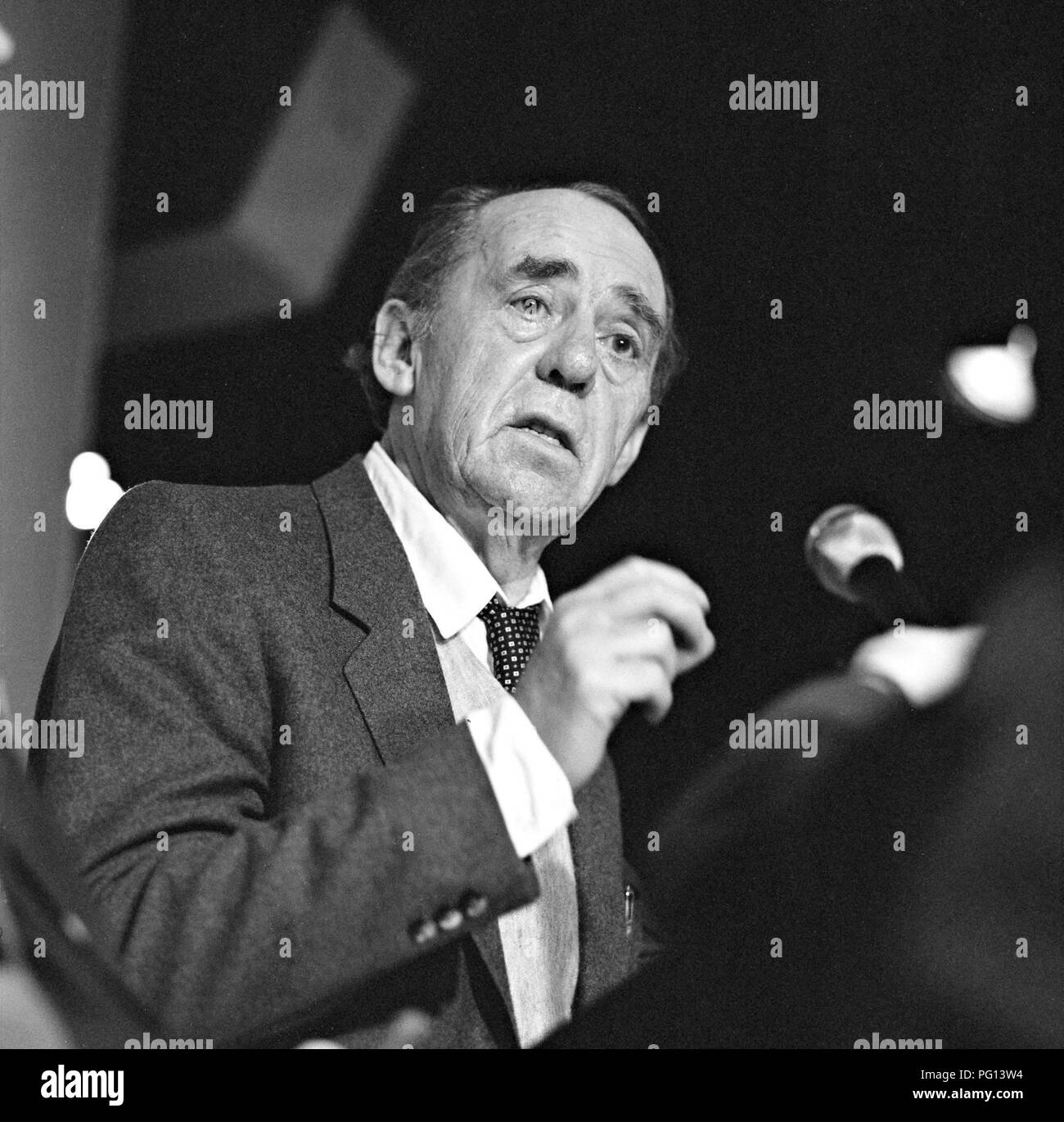 1985 nobel hi-res stock photography and images - Alamy