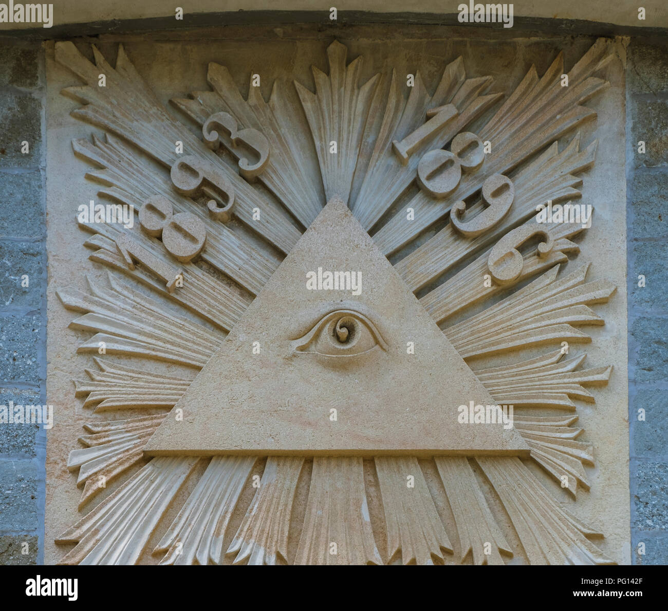 Masonic symbol of eye and pyramid hi-res stock photography and images ...