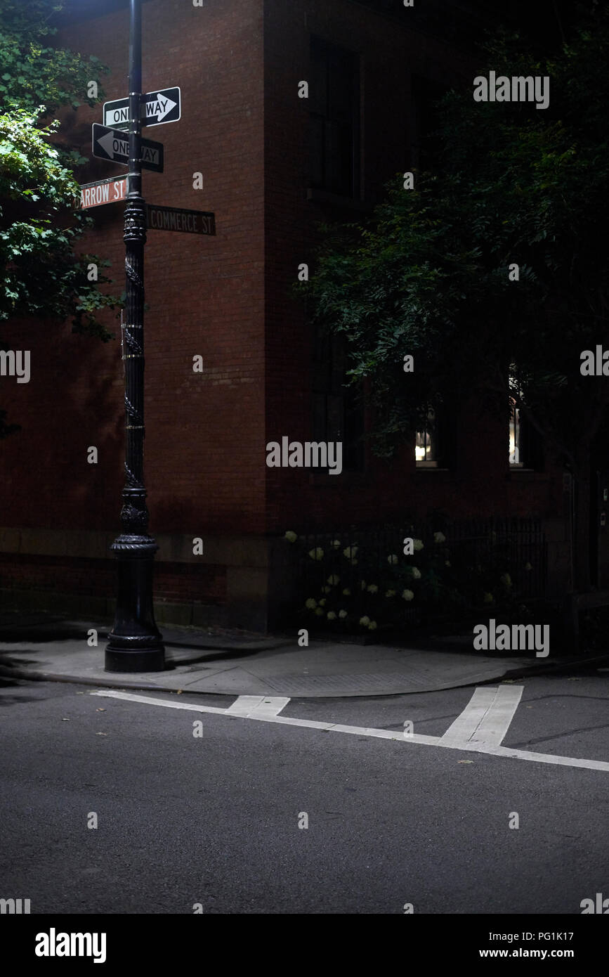 Street Corner Night Stock Photos & Street Corner Night Stock Images - Alamy